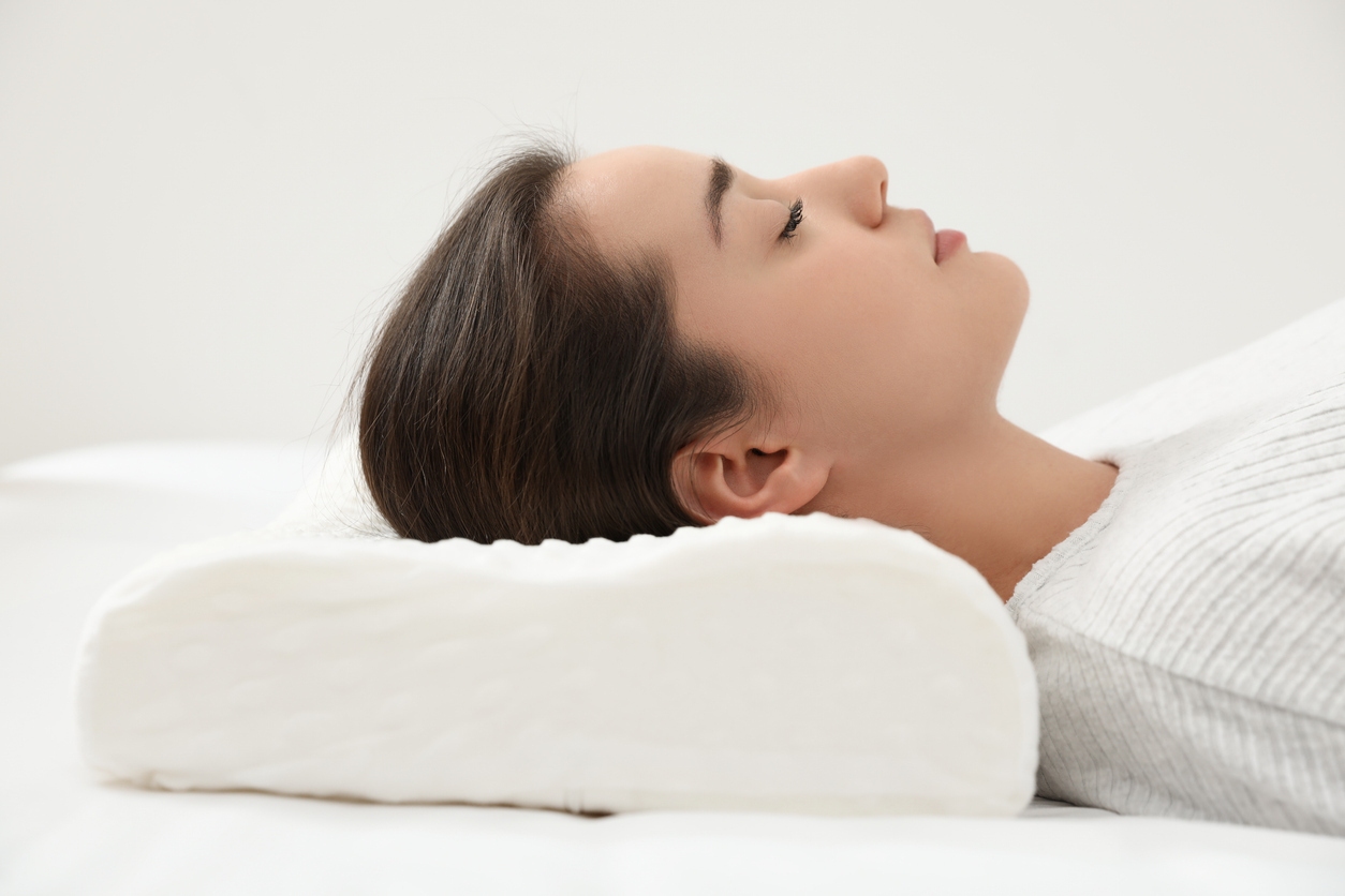 Les 5 meilleurs oreillers ergonomiques cervicaux (2026) | Nos Recos